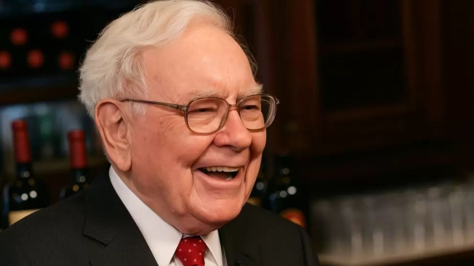 Warren Buffett surpreende ao dizer o que mais importa em um líder ...